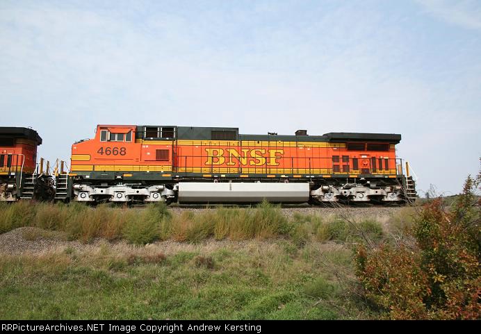 BNSF 4668